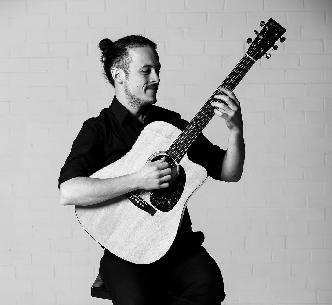 Luke-Solo-Acoustic-Musician - Blue Planet Entertainment