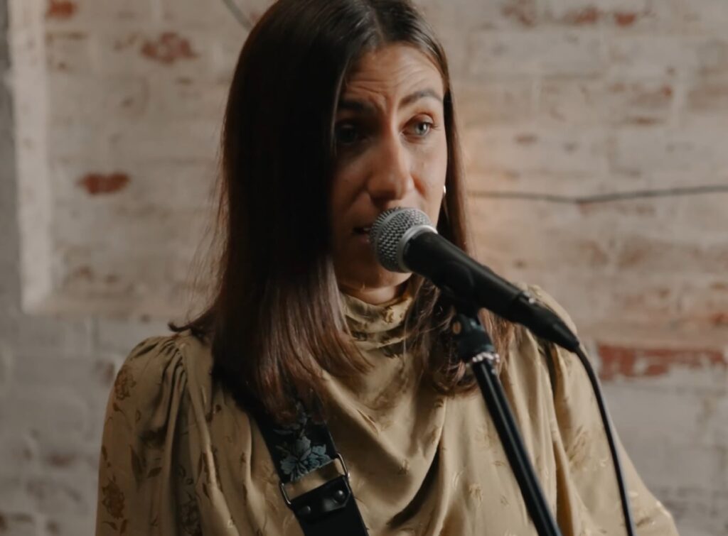 Alyce Solo Acoustic Singer Guitarist 1 - Blue Planet Entertainment